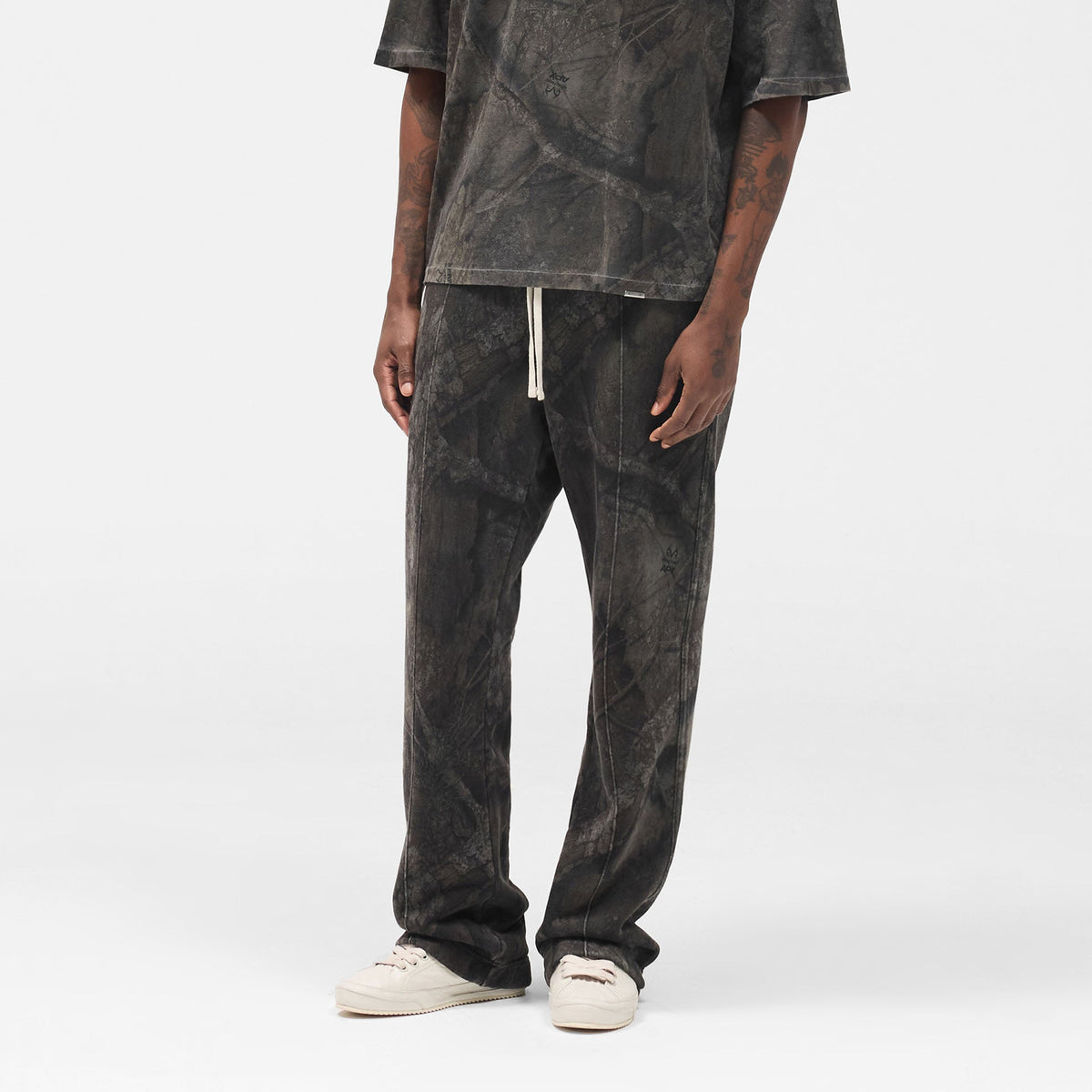 Initial Overdye Realtree® Sweatpants - Overdyed Black | REPRESENT